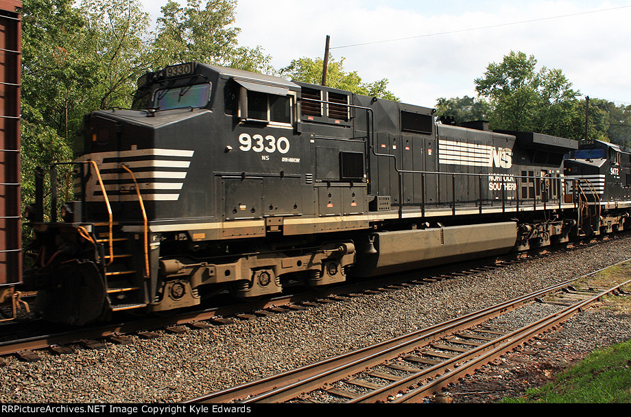NS C40-9W #9330 on 212